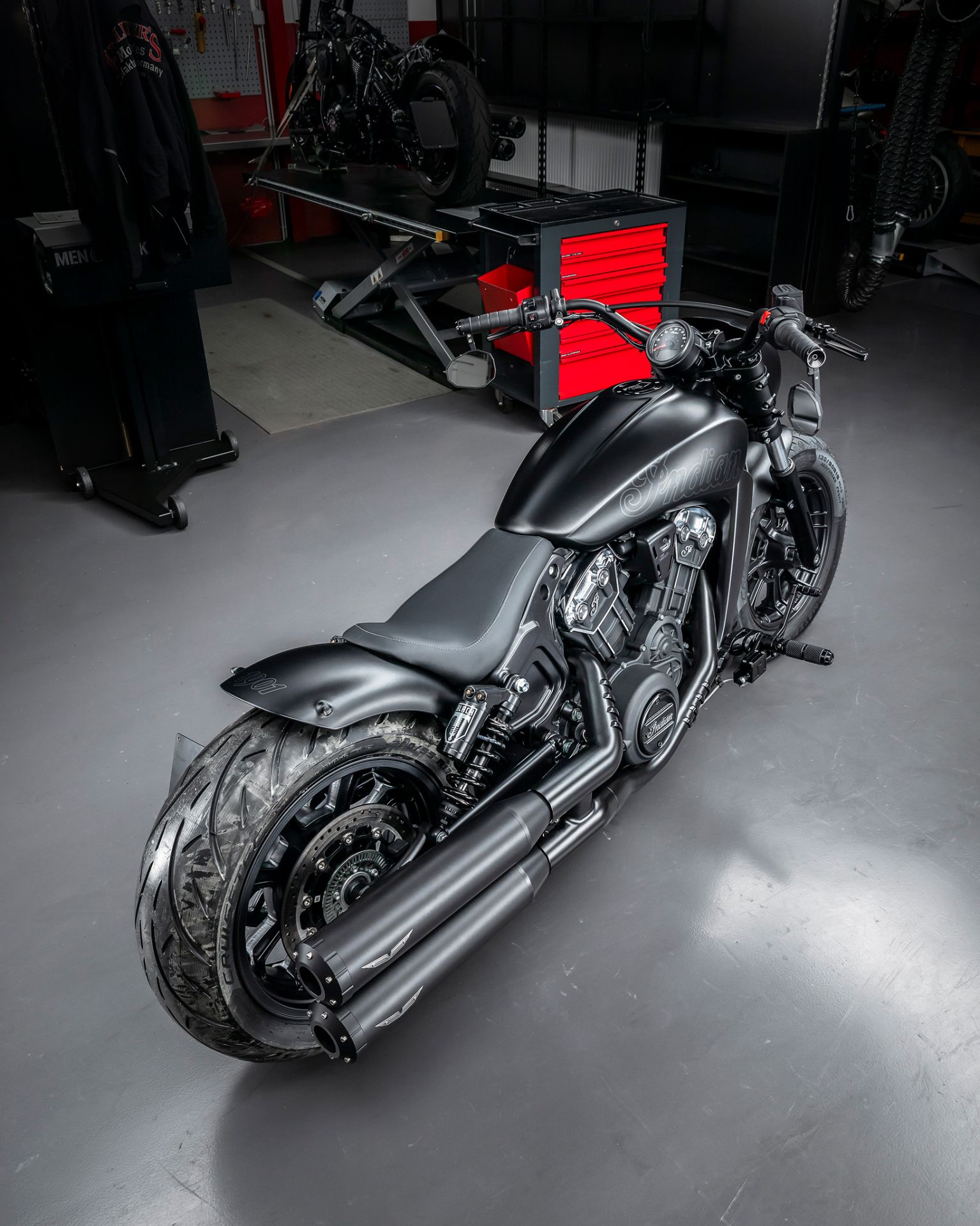 Scout Bobber Custom Black Ghost - Hollister's MotorCycles